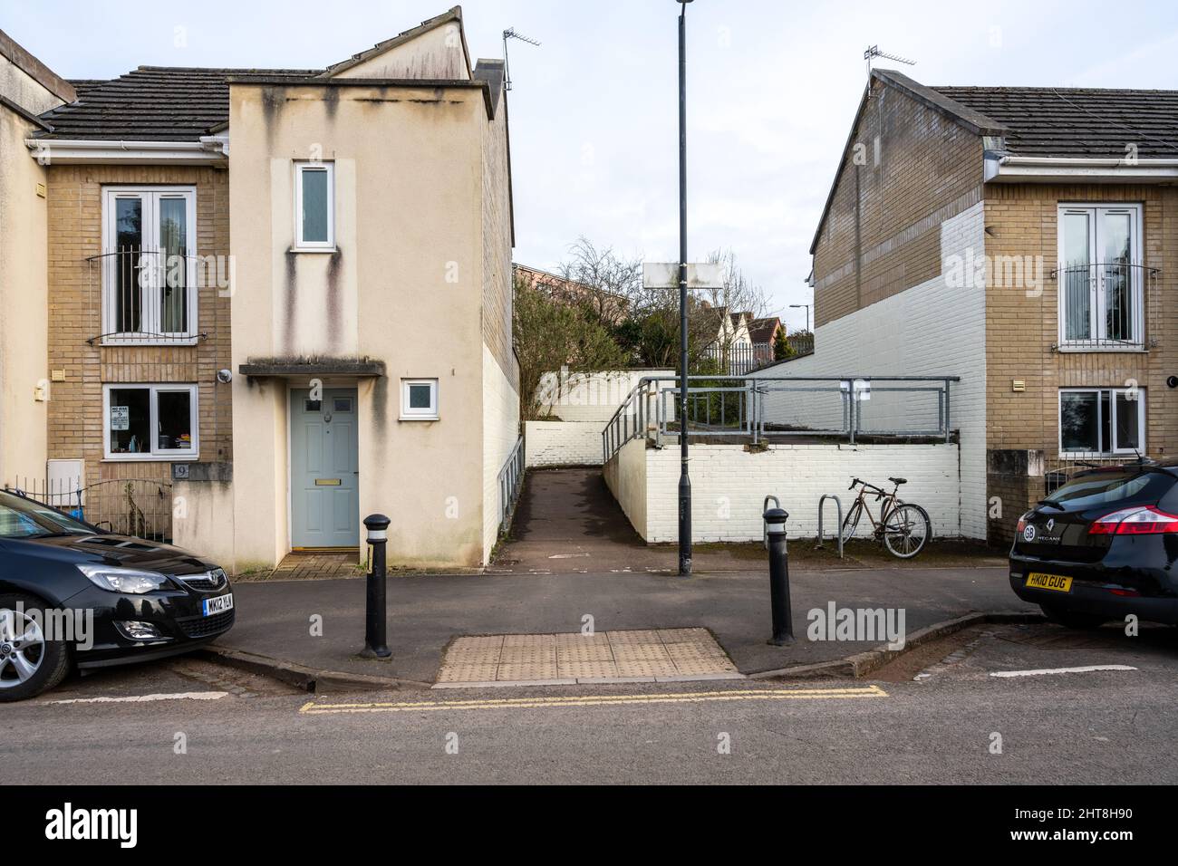 Dropped kerb parking hi-res stock photography and images - Alamy