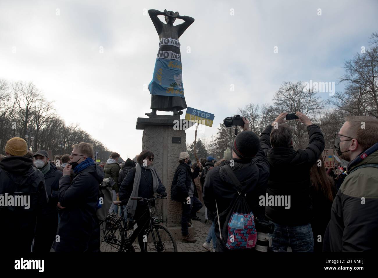 Thousands gathered in front of Berlin's Brandenburg Gate on Sunday for ...
