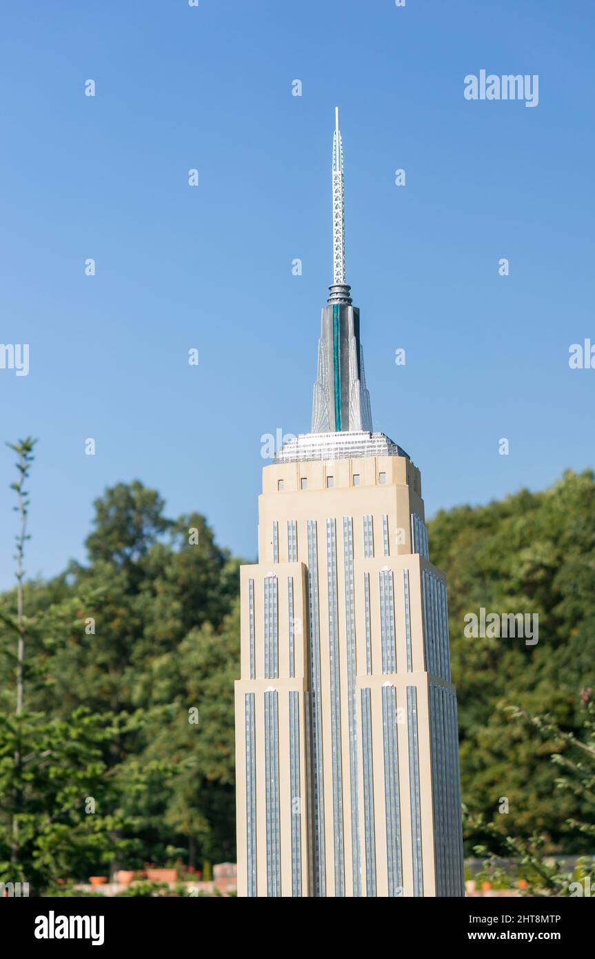 Modern landmark hi-res stock photography and images - Alamy