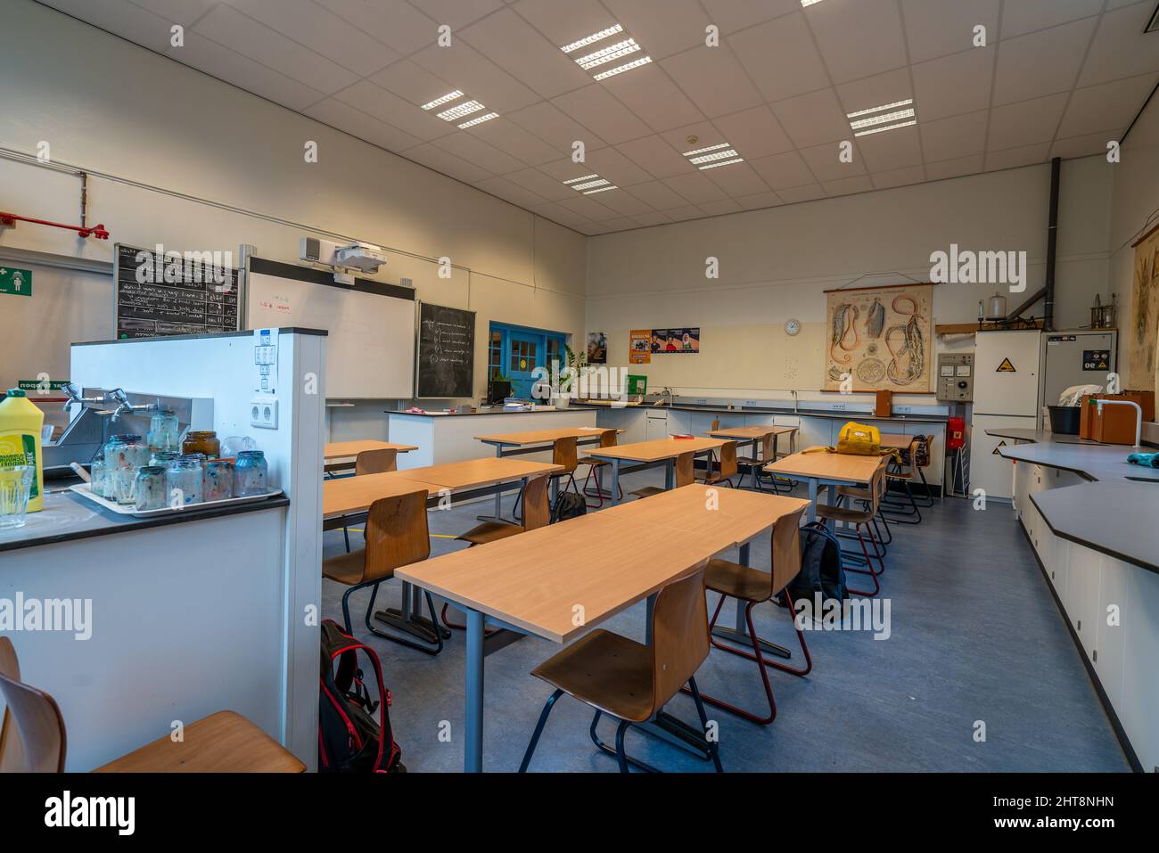Empty classroom in an elementary school Stock Photo - Alamy