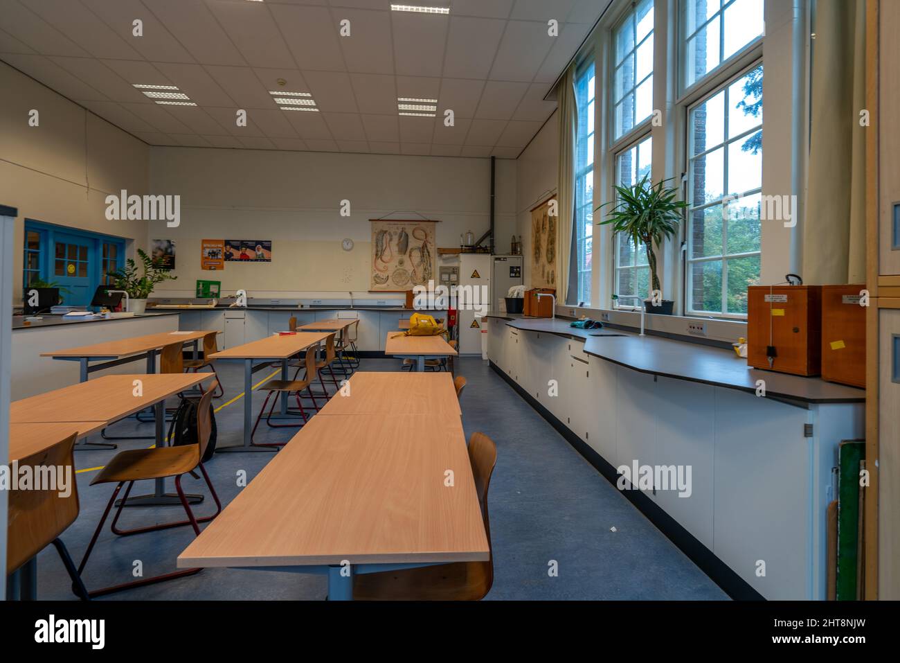 Empty classroom in an elementary school Stock Photo - Alamy