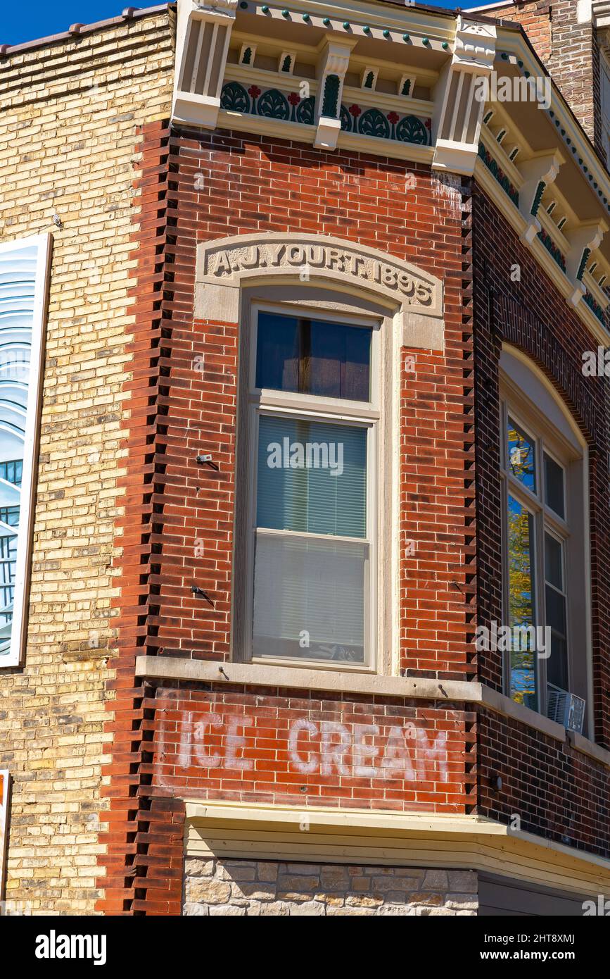 Old brick storefront hi-res stock photography and images - Alamy