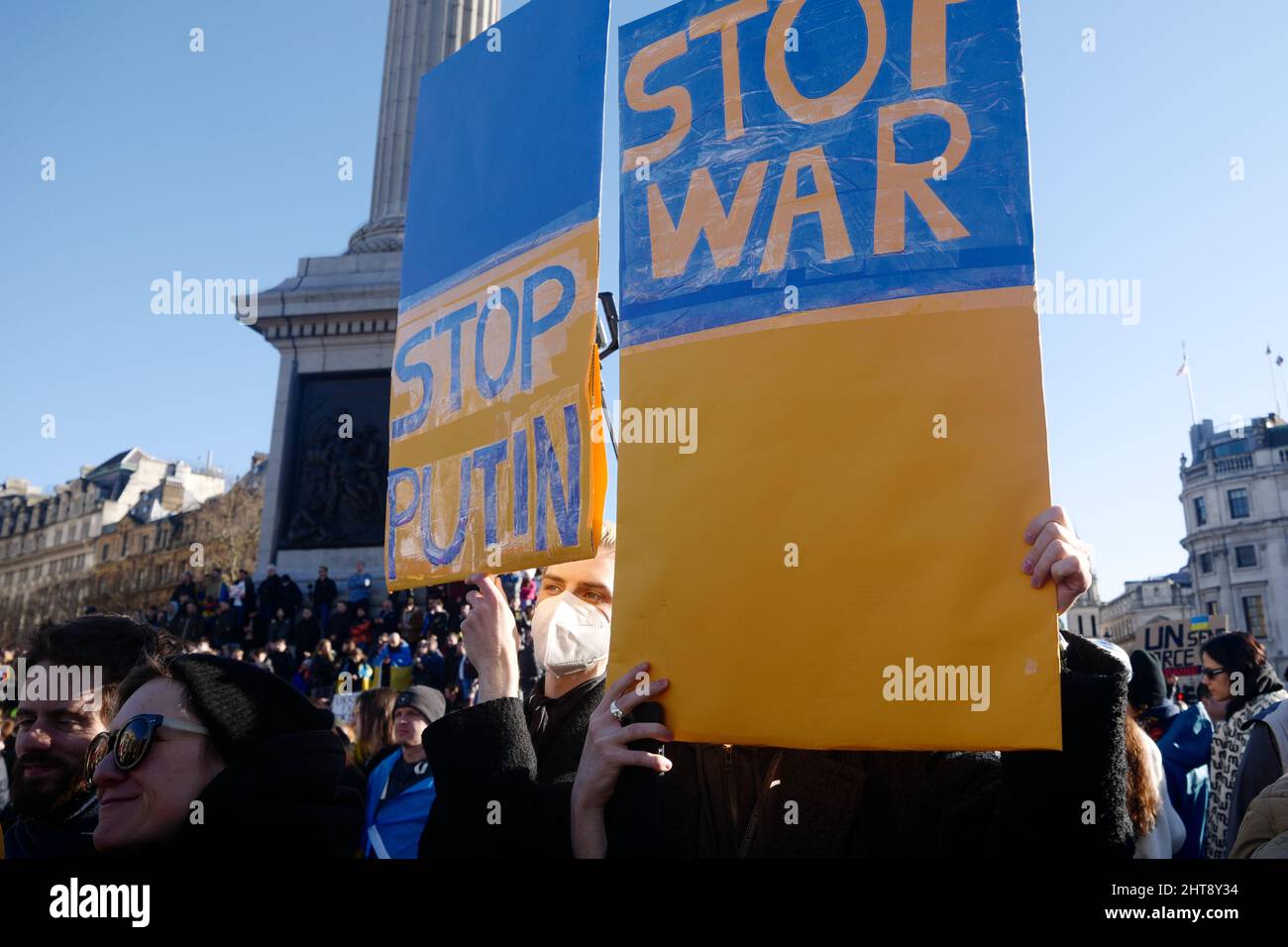 Ukraine war demonstration london hi-res stock photography and images ...