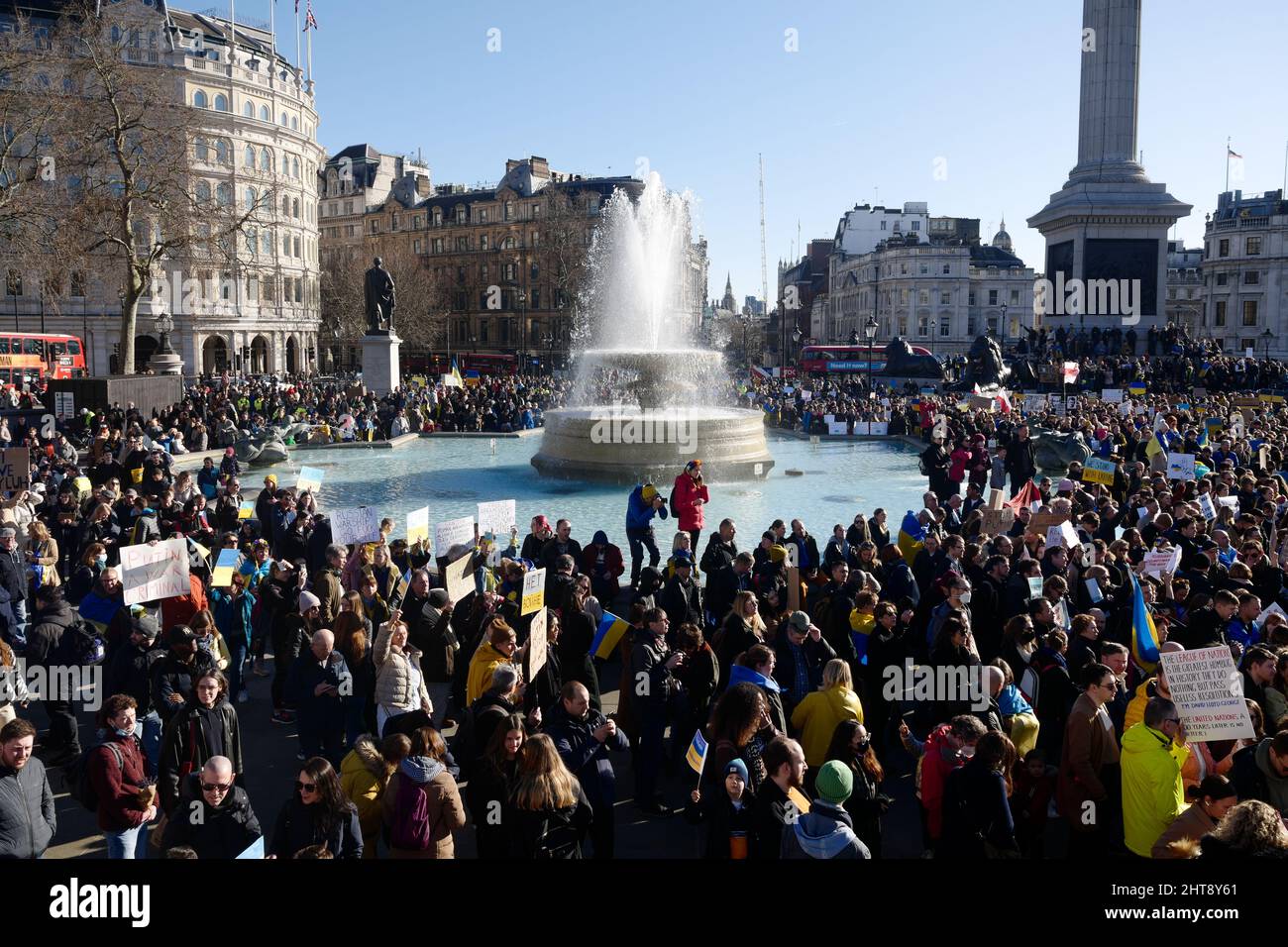 Crowd protesting against Russia's invasion of Ukraine, Trafalgar Square ...