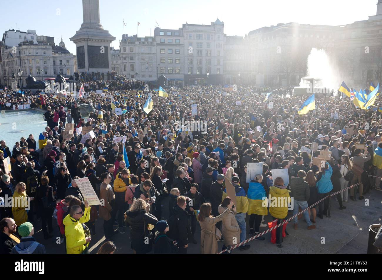 Crowd protesting against Russia's invasion of Ukraine, Trafalgar Square ...