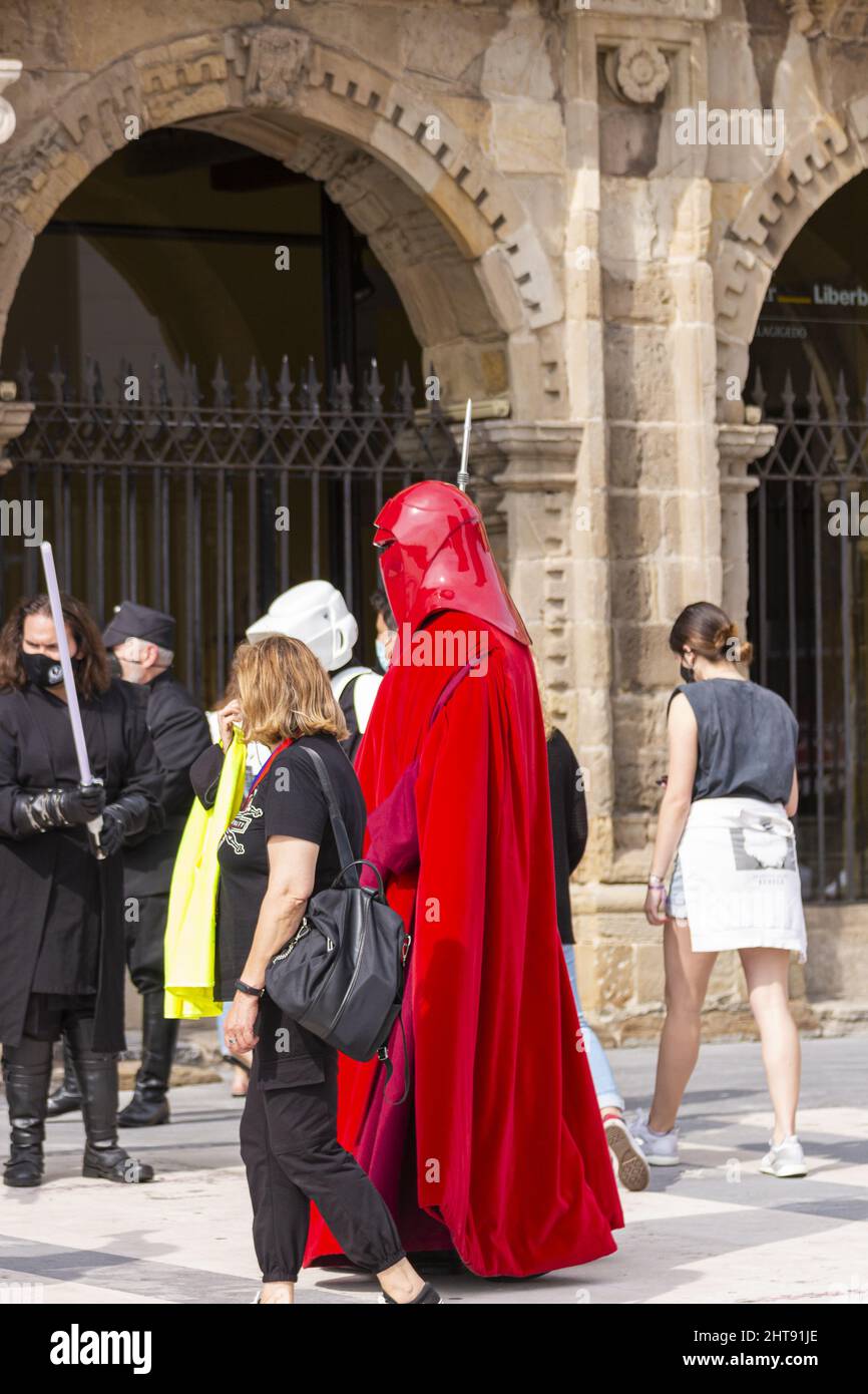 Actors representing Star Wars characters with flashy emperor's ...