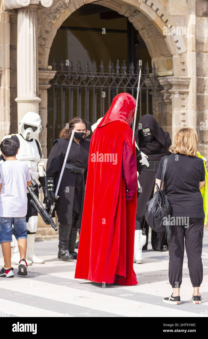Actors representing Star Wars characters with flashy emperor's ...