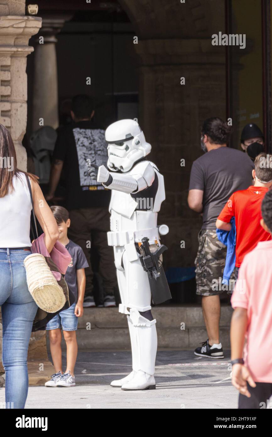 Actors representing Star Wars characters with flashy imperial soldiers ...