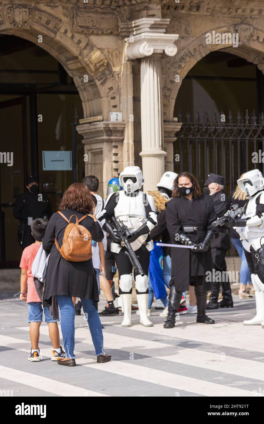 Actors representing Star Wars characters with flashy imperial soldiers ...