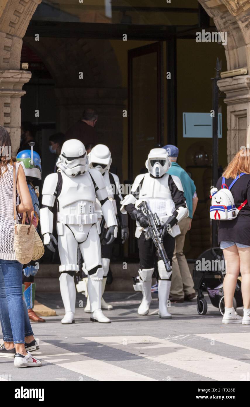 Actors representing Star Wars characters with flashy imperial soldiers ...