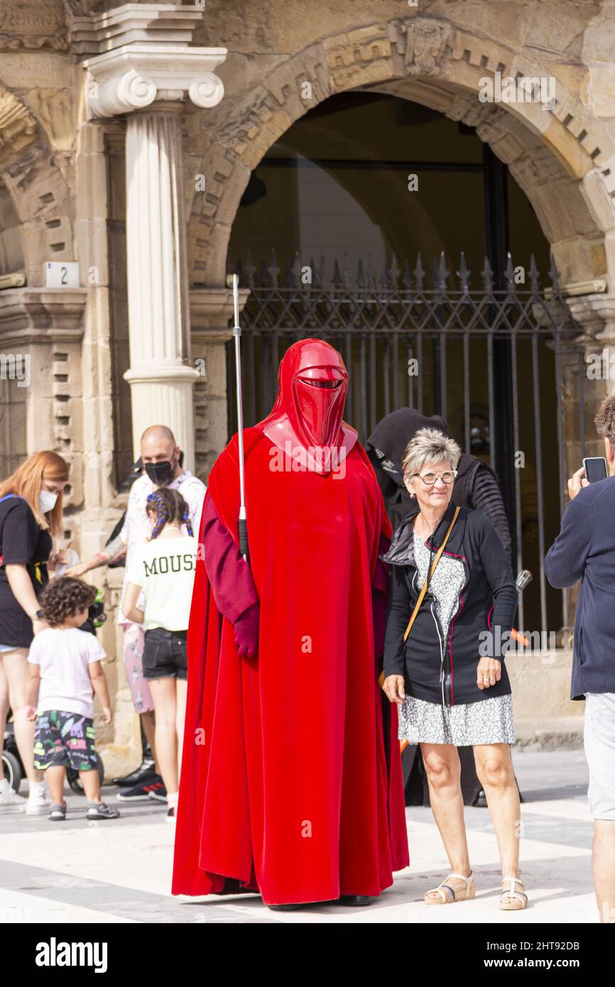 The actors representing Star Wars characters with flashy emperor's ...
