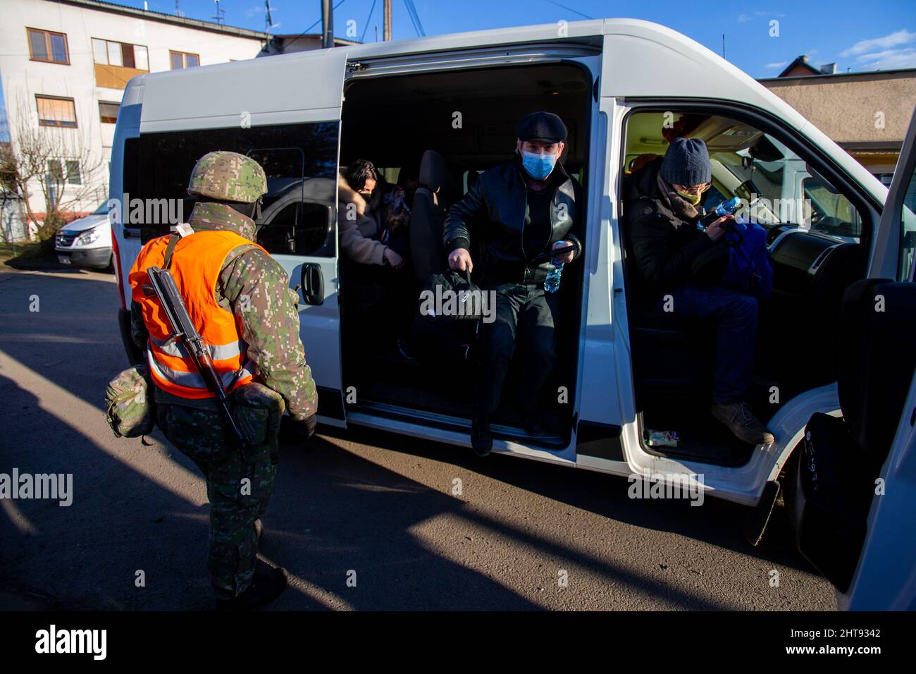 Ubla, Slovakia. 27th Feb, 2022. Ukrainian refugees on the border of ...