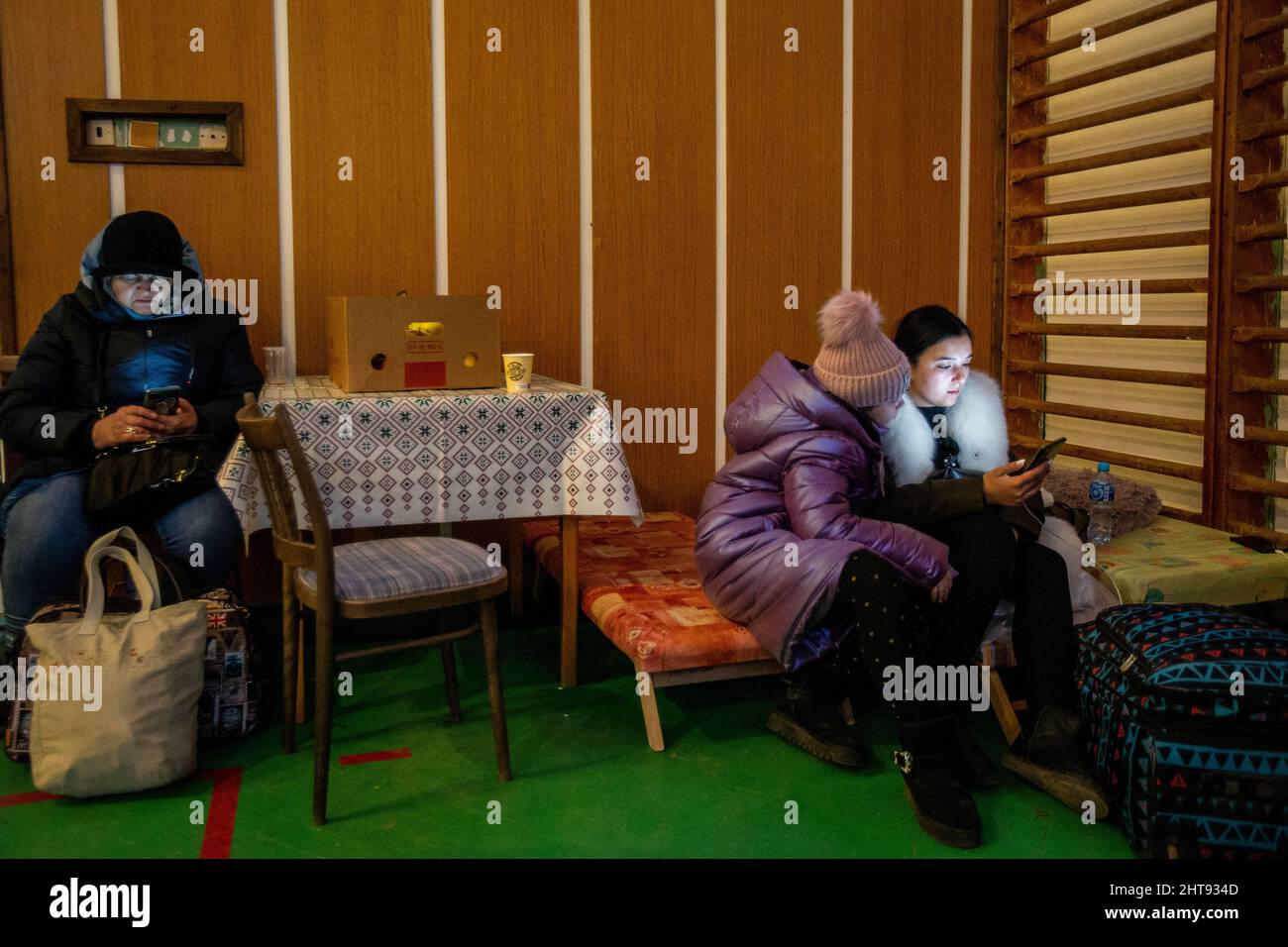 Ubla, Slovakia. 27th Feb, 2022. Ukrainian refugees on the border of ...