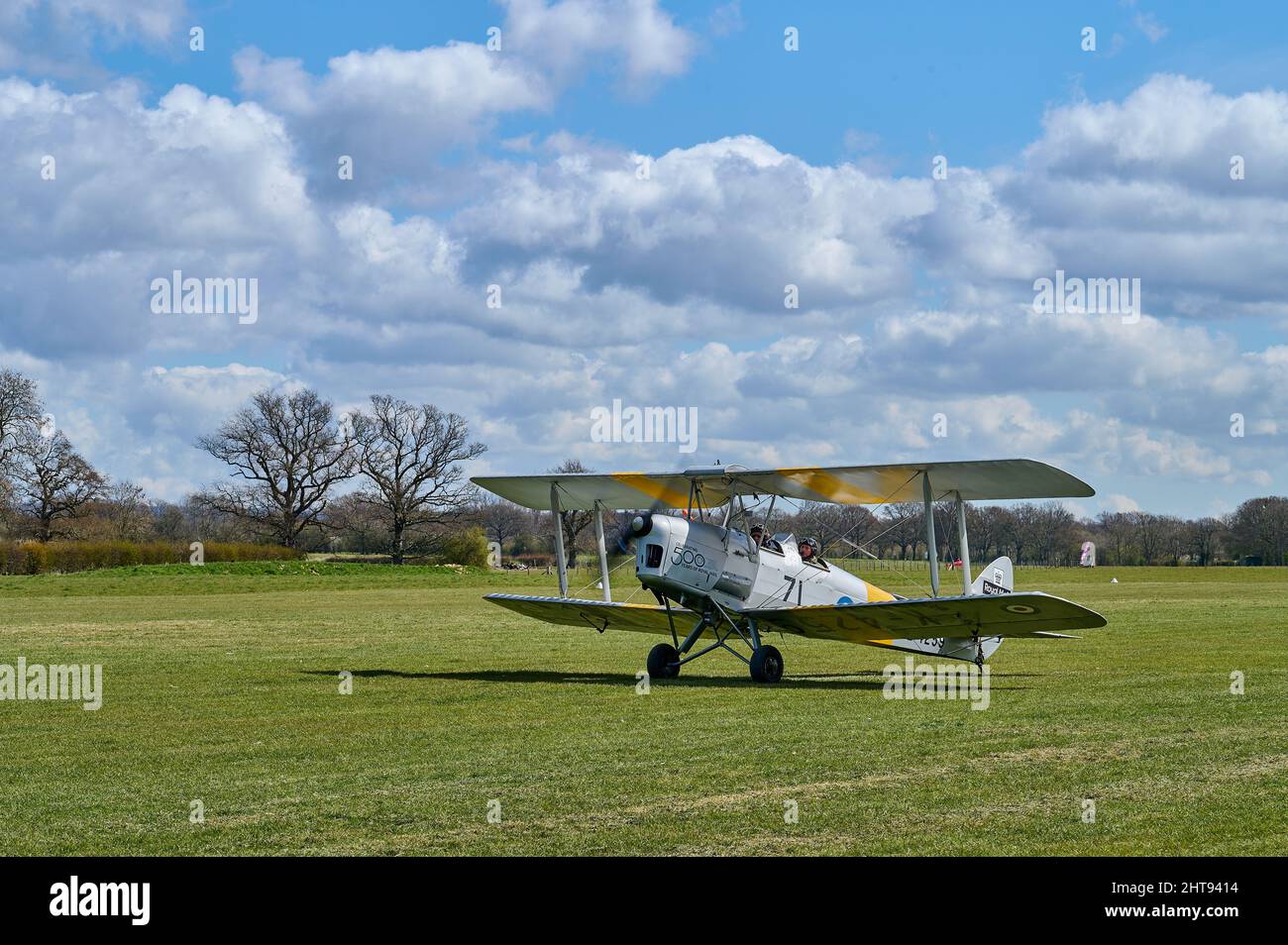 de Havilland Tiger Moth at Headcorn Airfield Stock Photo - Alamy