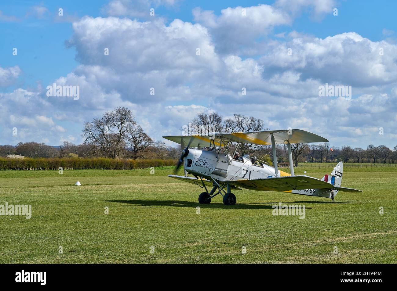 de Havilland Tiger Moth at Headcorn Airfield Stock Photo - Alamy
