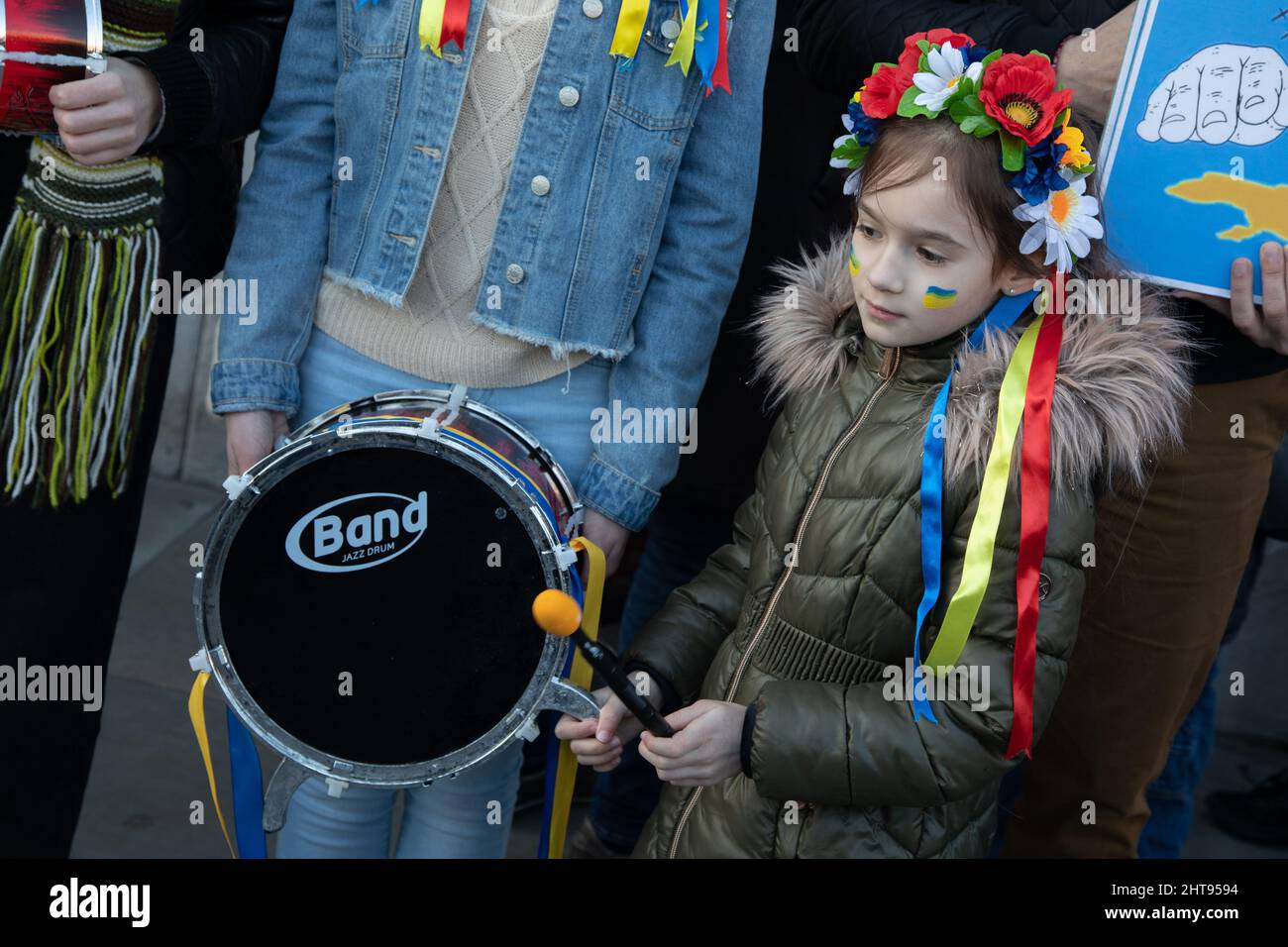 Ukrainian face paint hi-res stock photography and images - Alamy