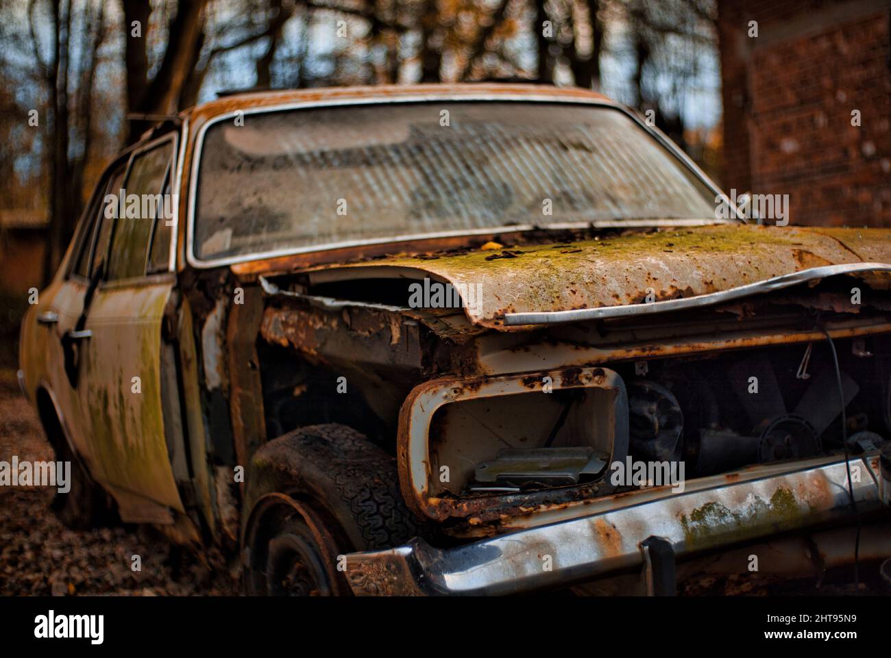 Old abandoned rusty car Stock Photo - Alamy