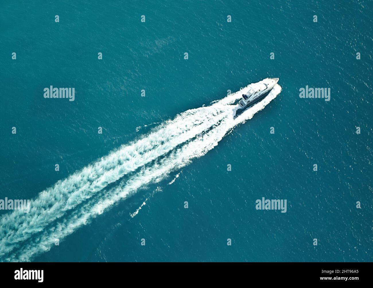 Birds eye view speedboat hi-res stock photography and images - Alamy