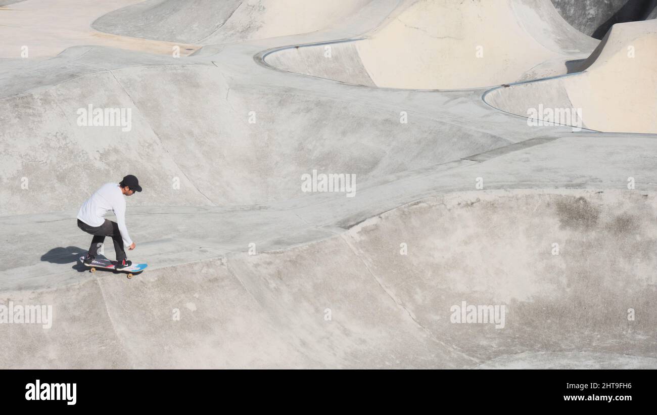Young skater doing tricks outdoors hi-res stock photography and images ...