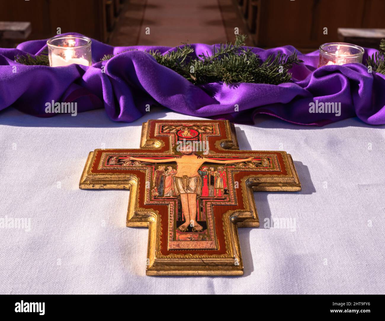 Cross with purple cloth hi-res stock photography and images - Alamy