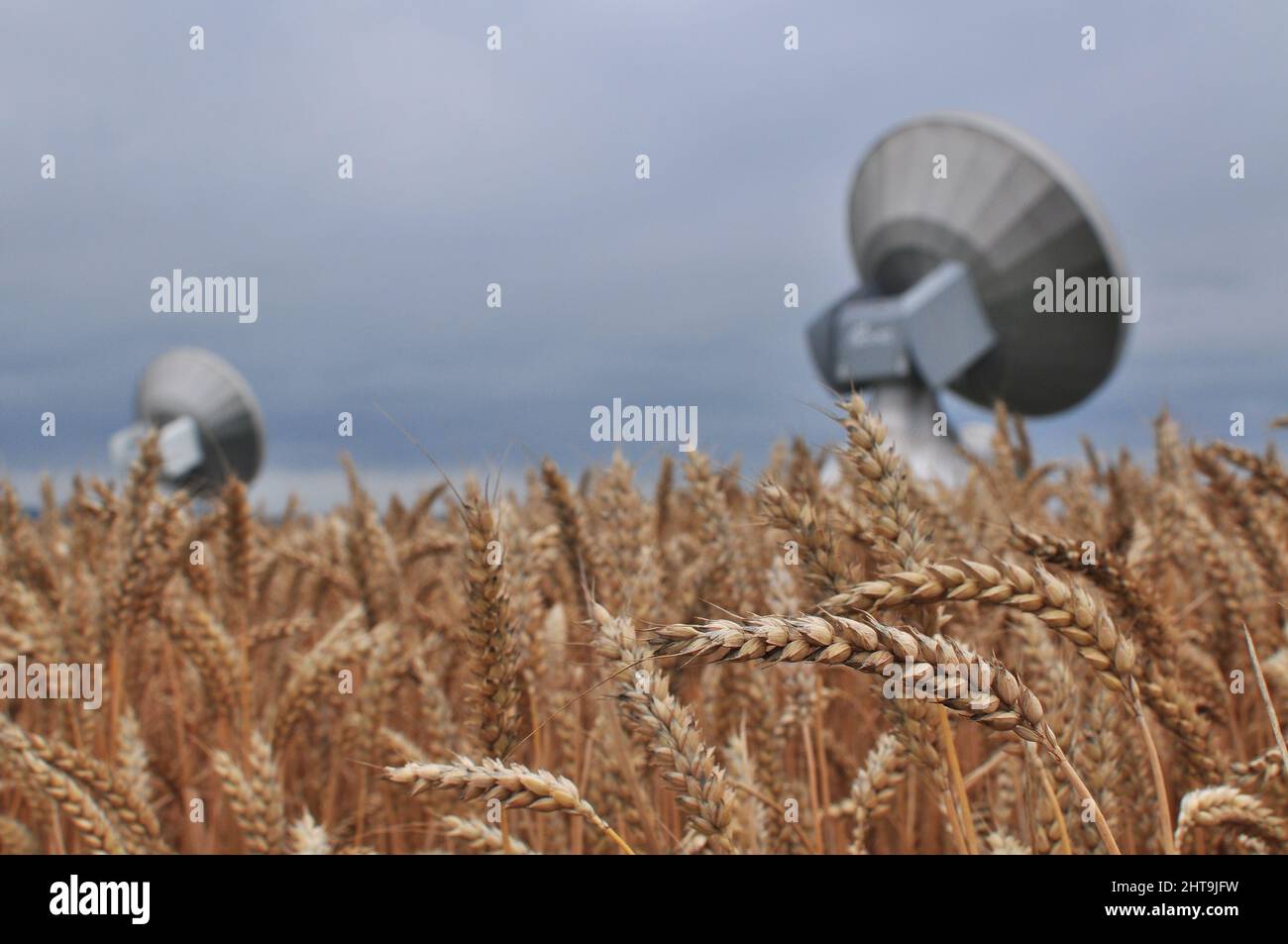 Satellite in agriculture hi-res stock photography and images - Alamy