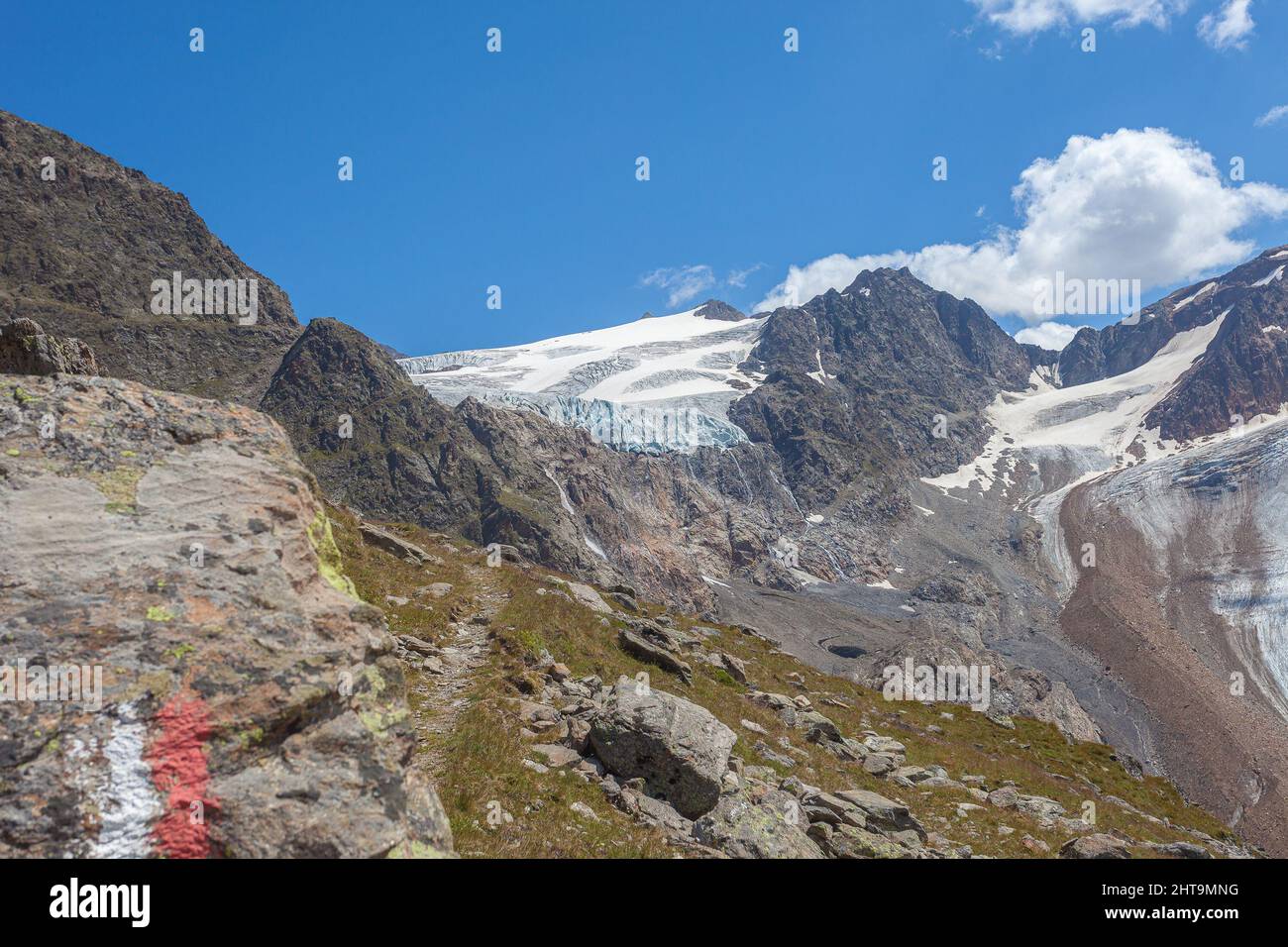 Suspended glacier hi-res stock photography and images - Alamy