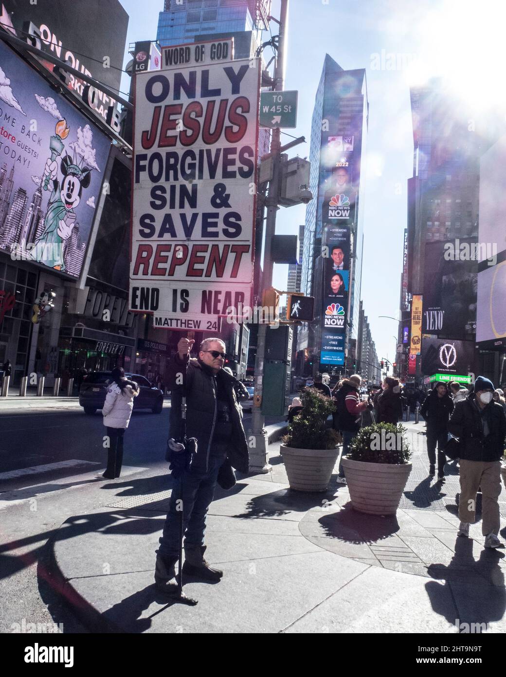 Times square feb 27 hi-res stock photography and images - Alamy