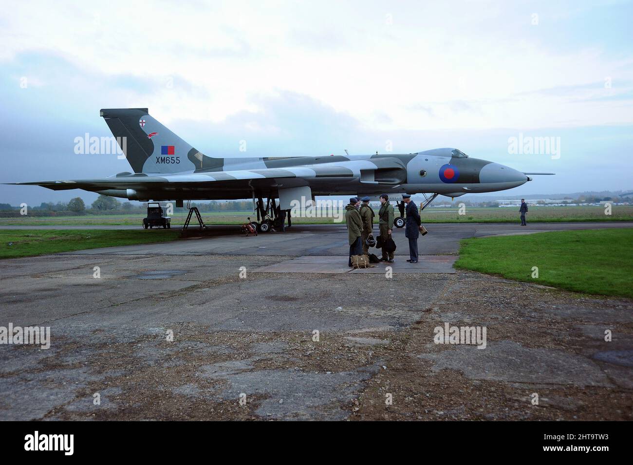 XM655 with re-enactors at Wellesbourne Airfield Stock Photo - Alamy