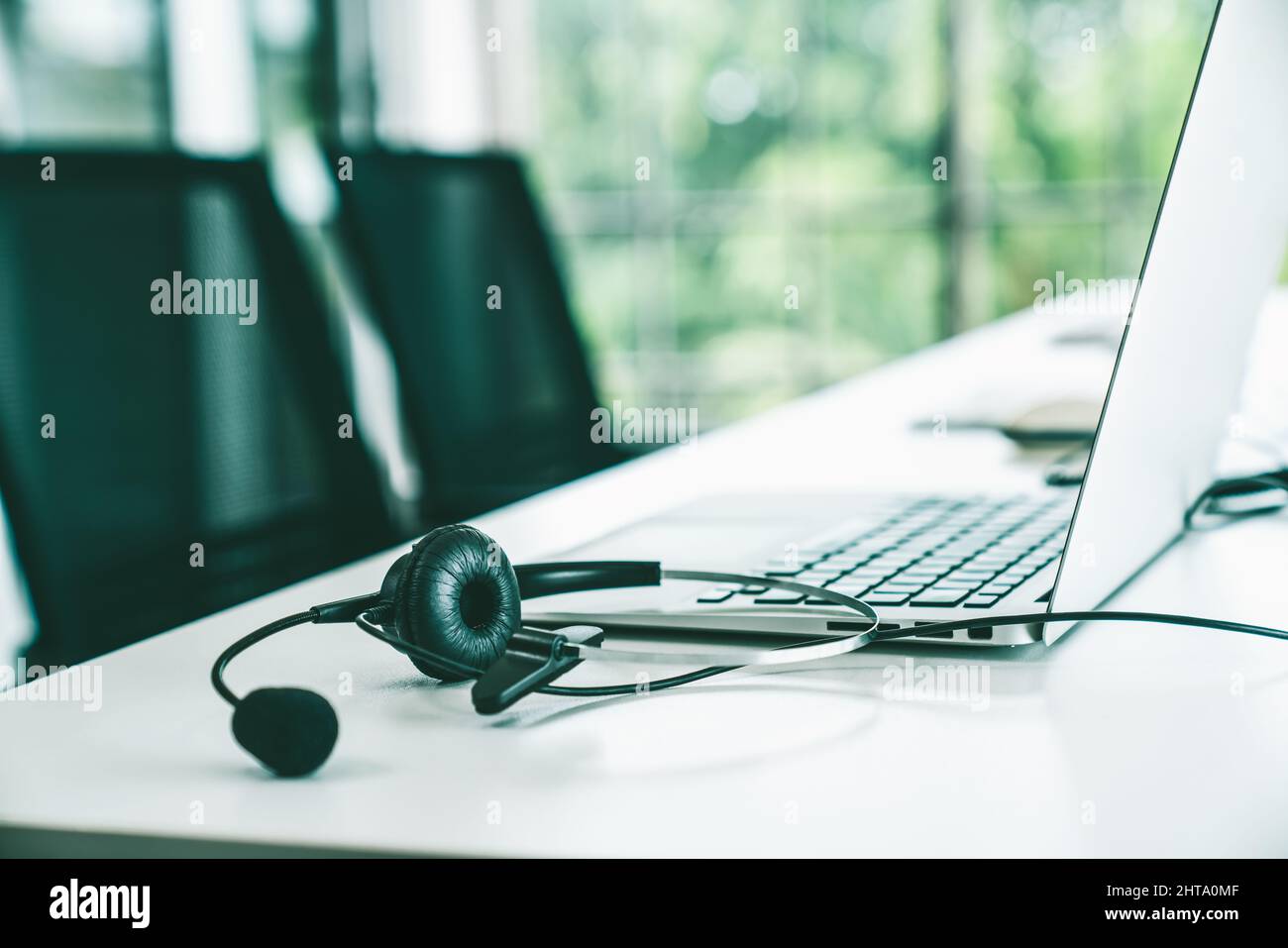 Empty call center hi-res stock photography and images - Alamy
