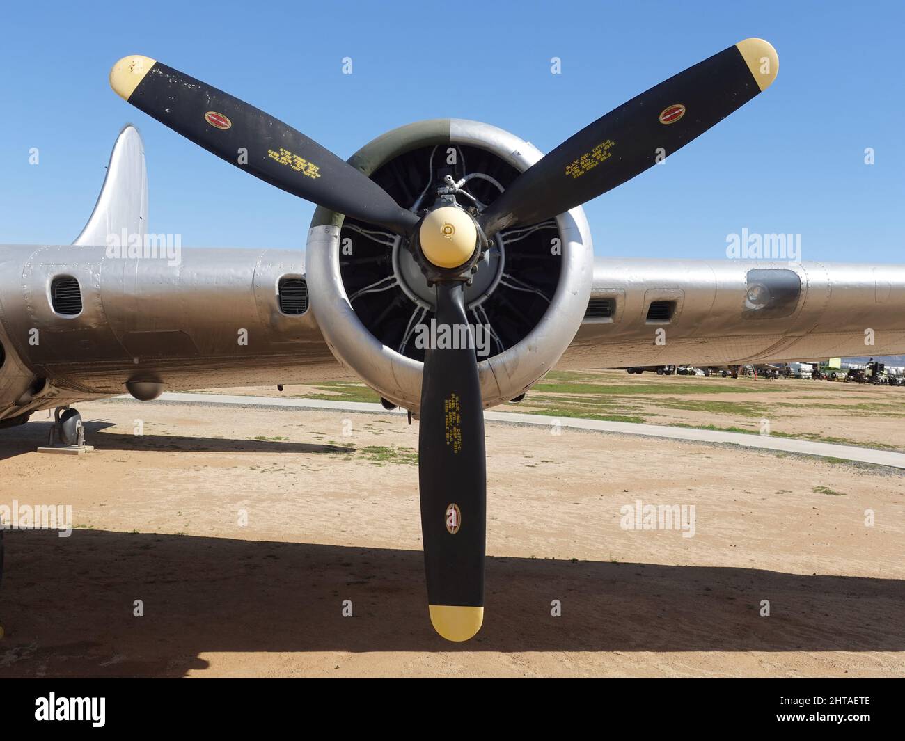 Boeing b 17g flying fortress hi-res stock photography and images - Alamy