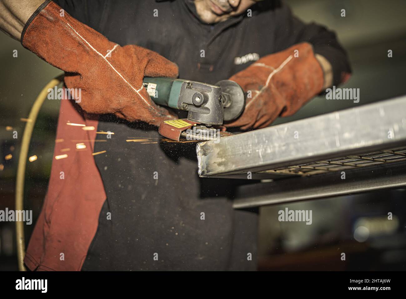 Blacksmith steel wheel hi-res stock photography and images - Alamy