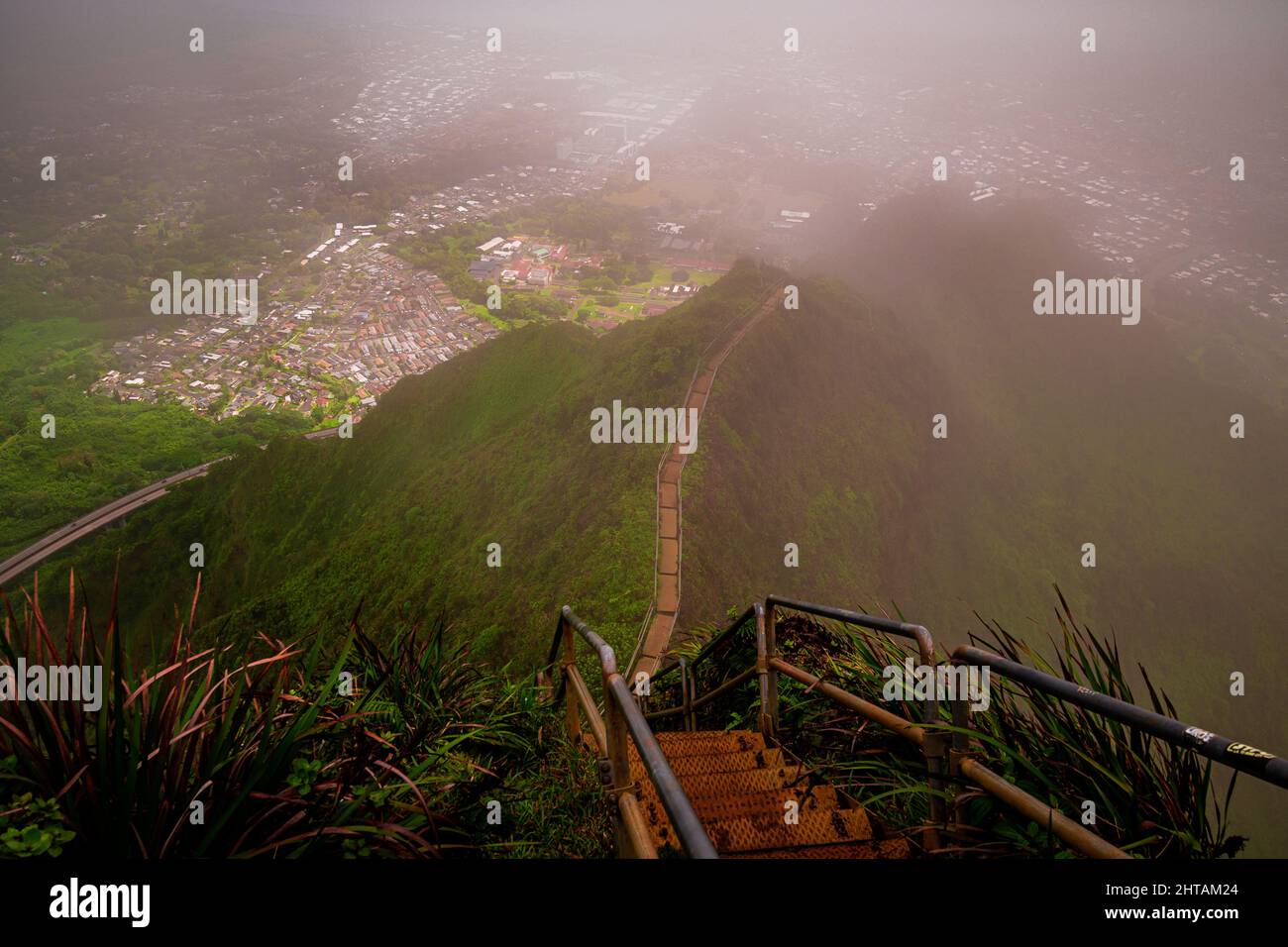 Haiku stairs of oahu hawaii hi-res stock photography and images - Alamy