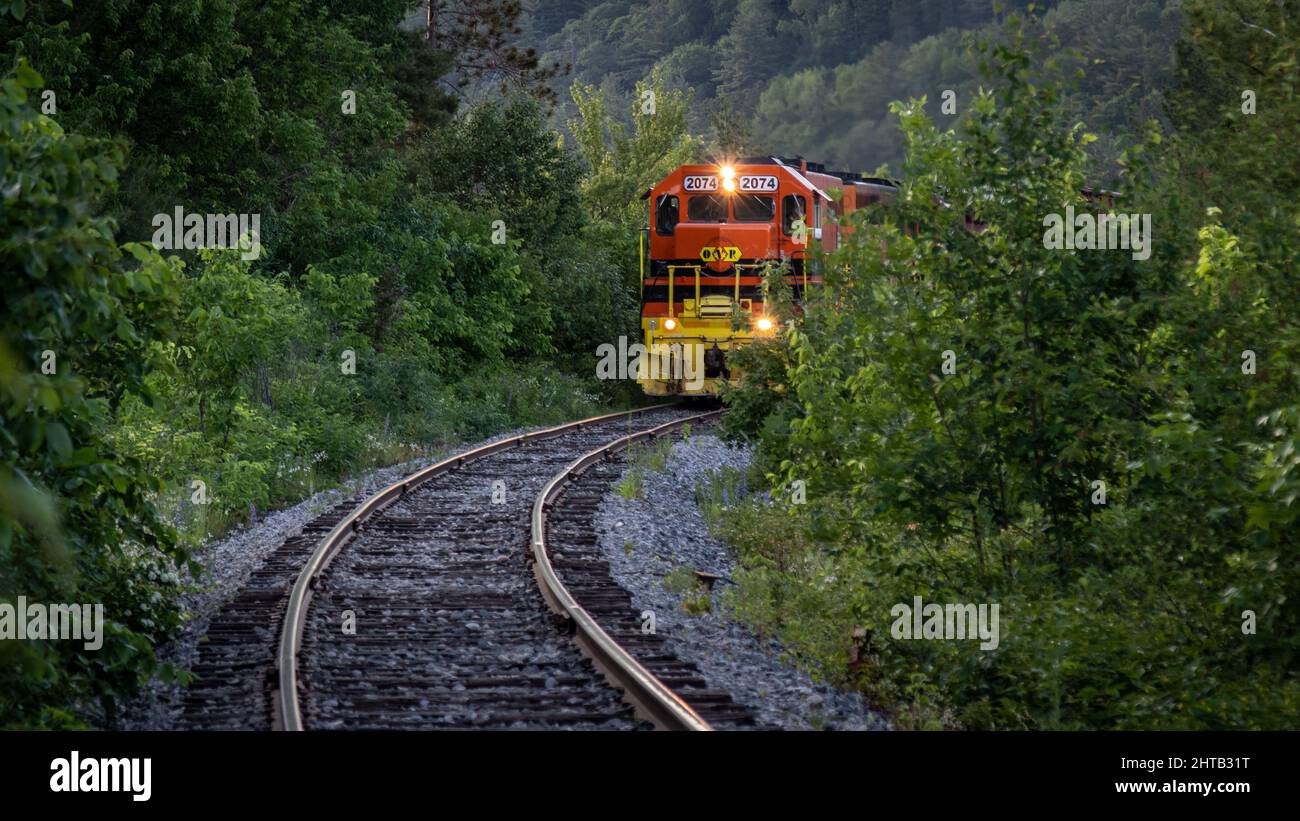 Ottawa Valley Railroad train locomotive rounding corner Stock Photo - Alamy