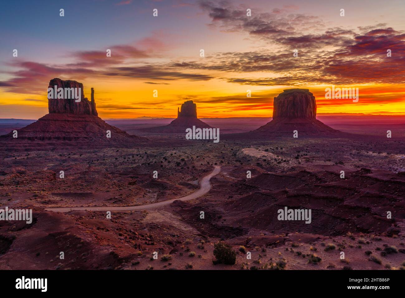 Natural view of the Coyote Buttes in Utah, Arizona, USA during sunset ...