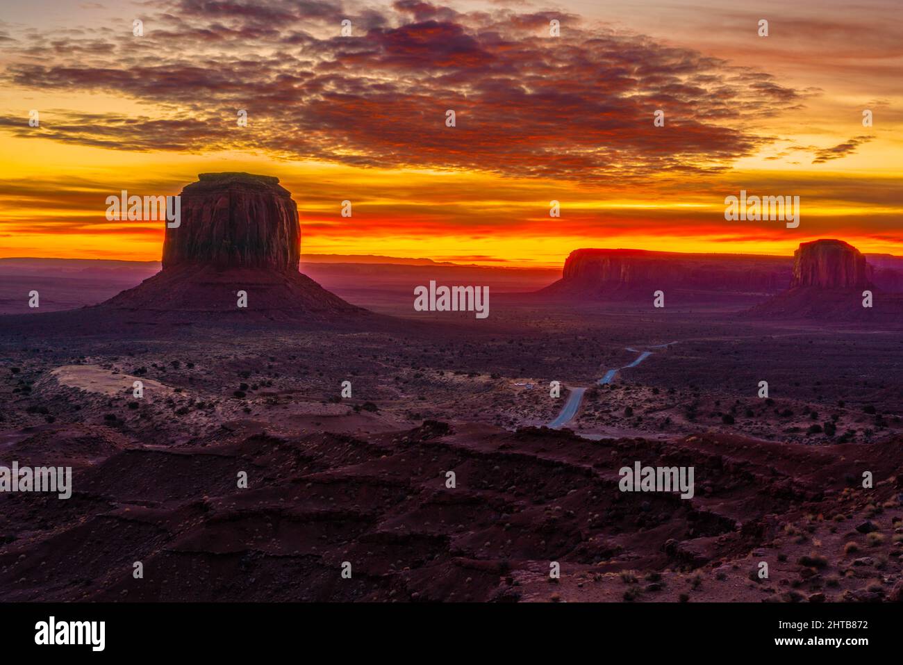 Natural view of the Coyote Buttes in Utah, Arizona, USA during sunset ...