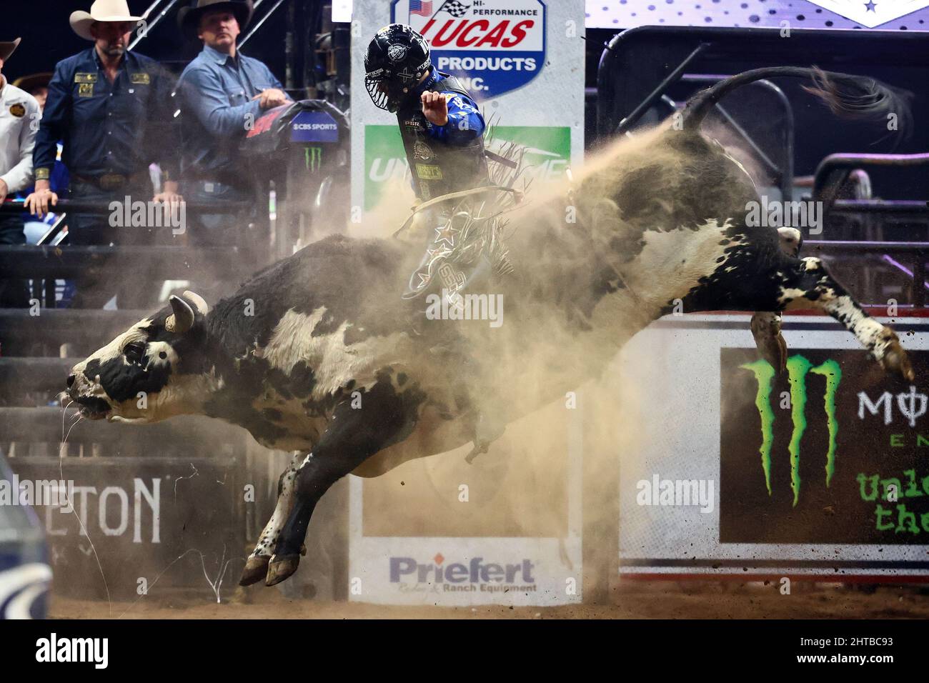 Mason taylor rides bull pbr pluto tv invitational crypto com arena hi ...
