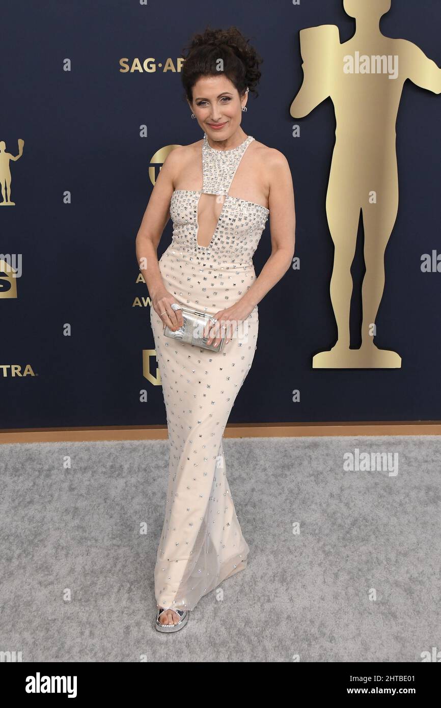 Lisa Edelstein arrives at the 28th Screen Actors Guild Awards held at ...