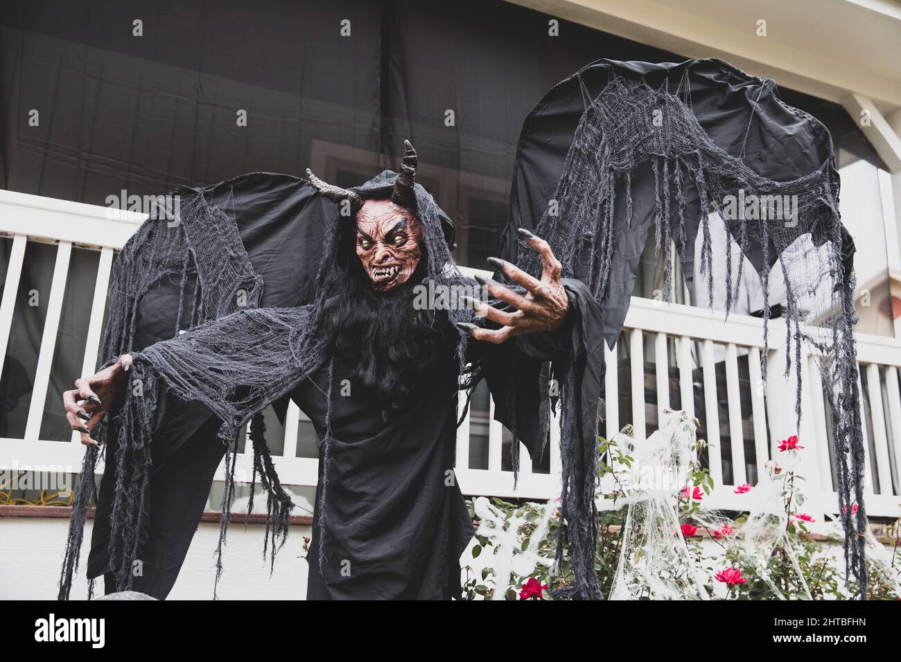 Creepy demon statue hi-res stock photography and images - Alamy
