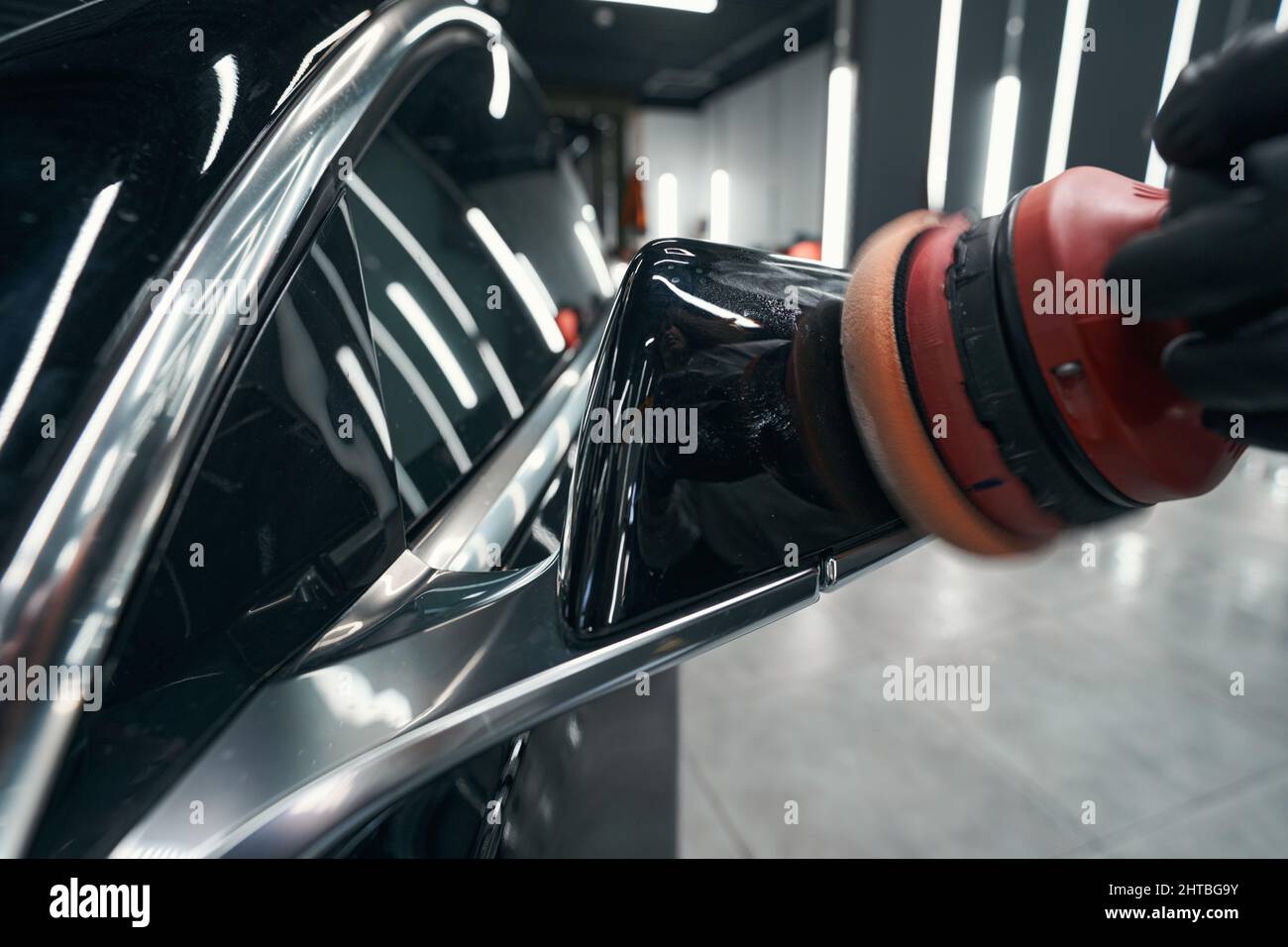 Gloved hand buffing exterior of car with polisher Stock Photo - Alamy