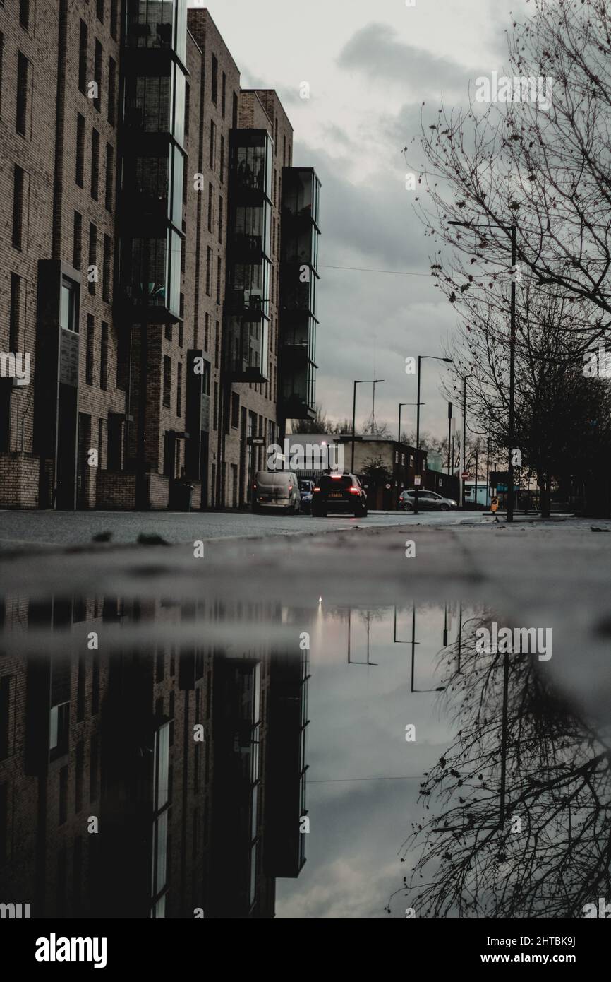 Wet buildings hi-res stock photography and images - Alamy