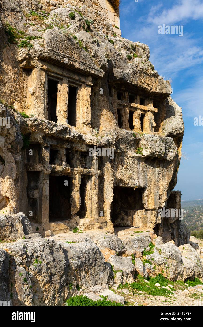 Abandoned tombs hi-res stock photography and images - Alamy