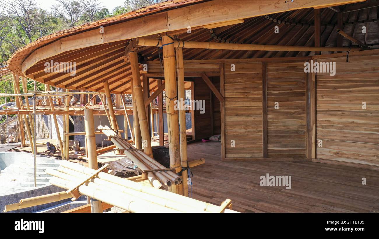 Eco wooden villa. Construction of holiday homes in Bali Stock Photo - Alamy
