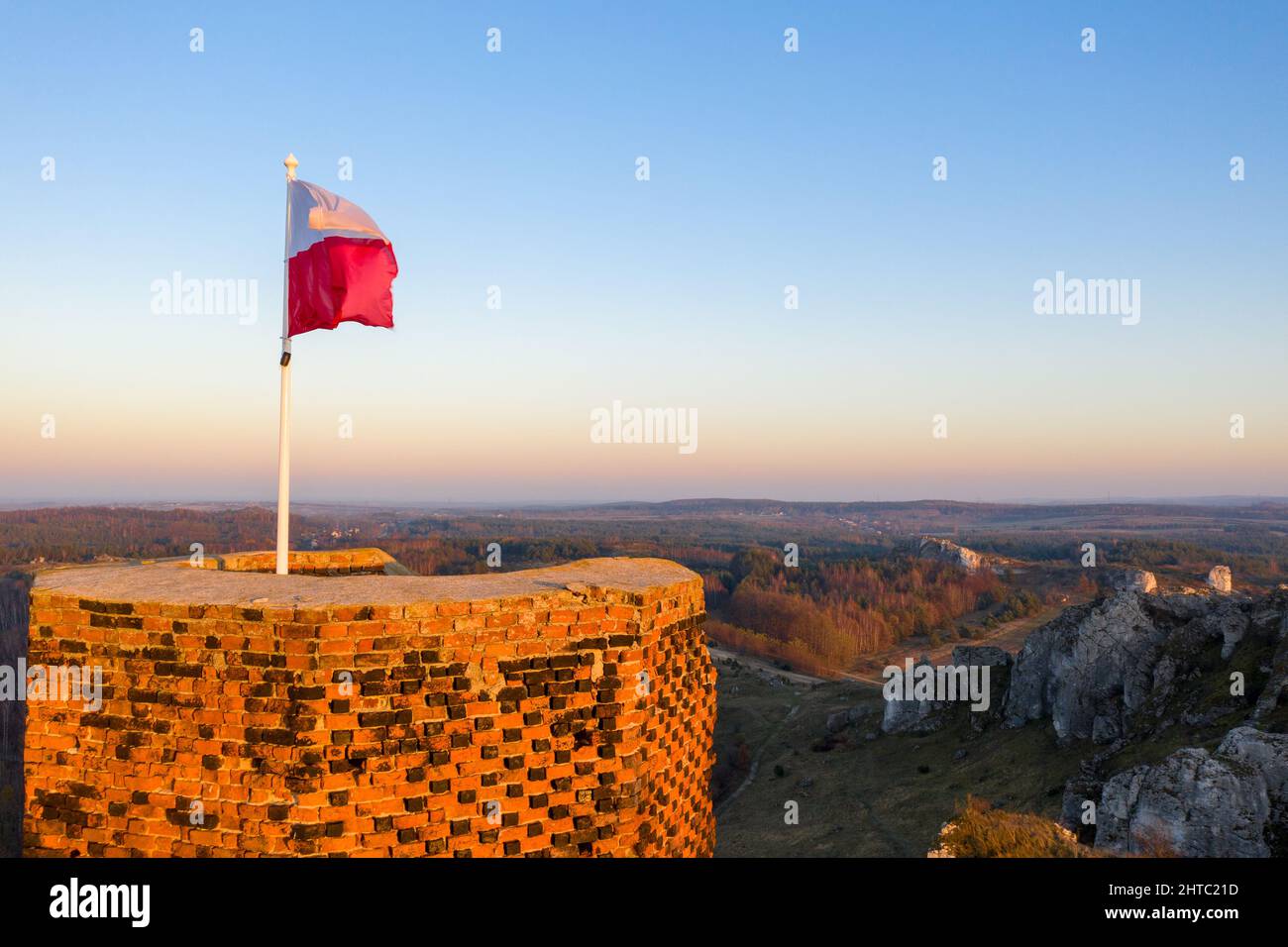 Medieval Olsztyn castle tower with Polish flag Stock Photo - Alamy