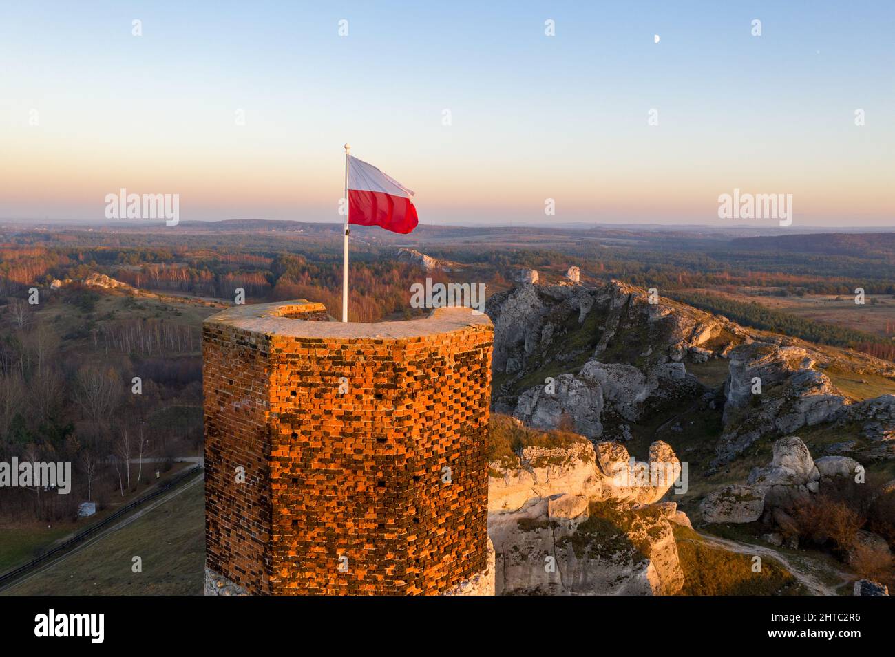 Medieval Olsztyn castle tower with Polish flag Stock Photo - Alamy