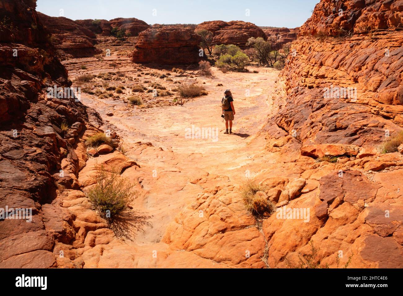 Tourist exploring the Kings Canyon in the Red Centre of Australia Stock ...