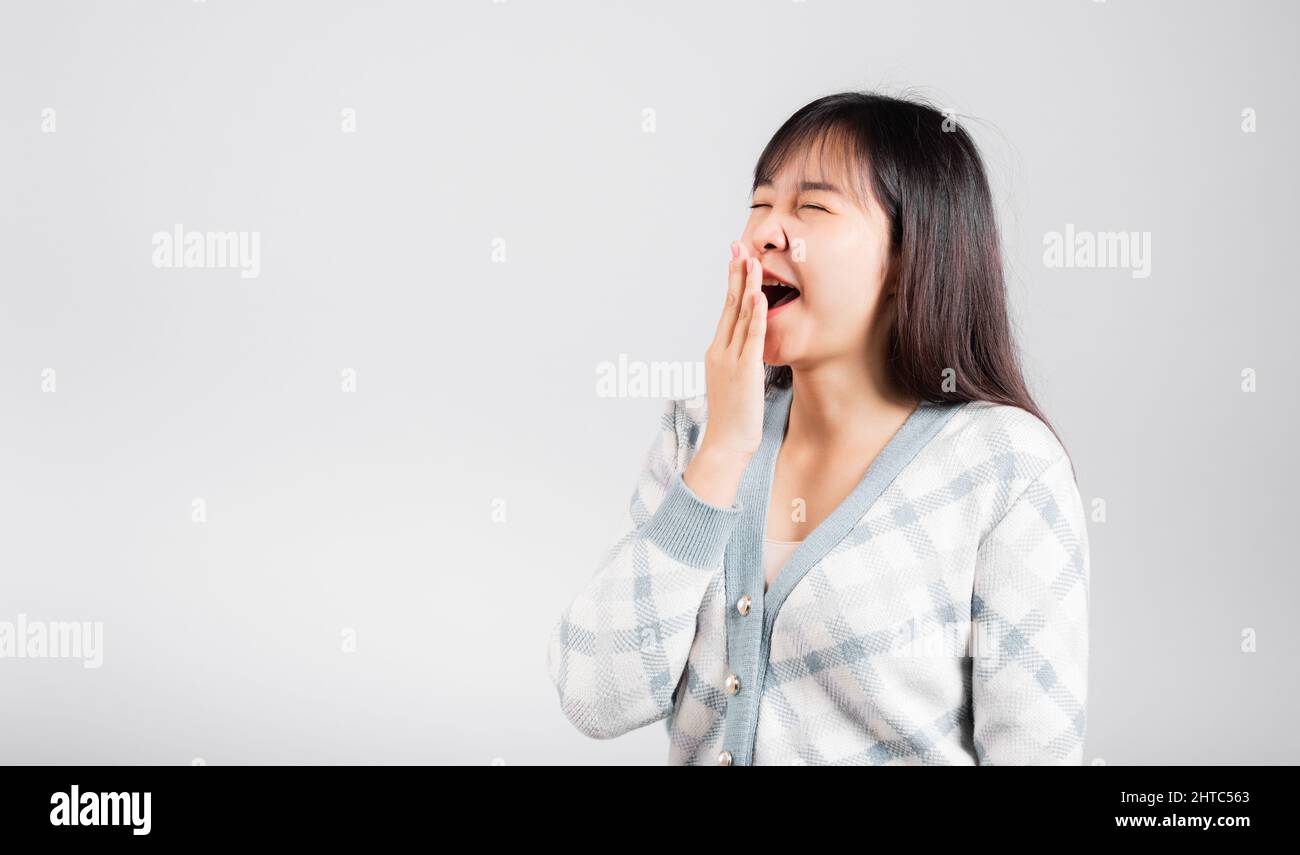 Sleepy woman closed eyes emotions tired and sleepy her yawning cover ...