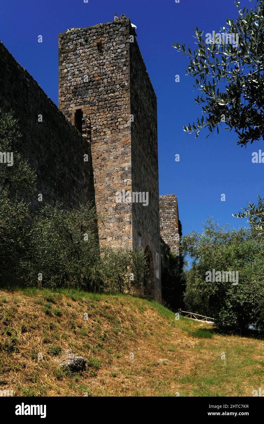 Medieval stone watchtower guarding hi-res stock photography and images ...