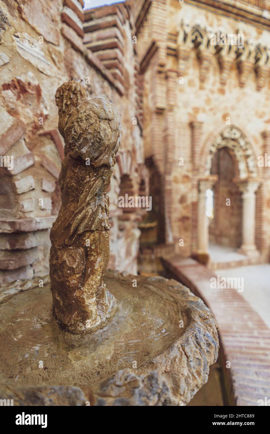 Column niche hi-res stock photography and images - Alamy