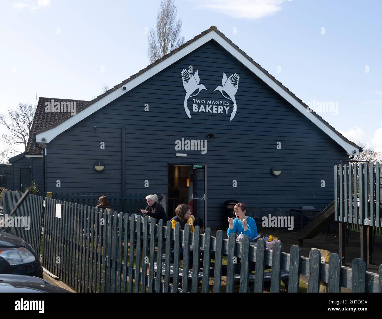 Two magpies bakery hi-res stock photography and images - Alamy