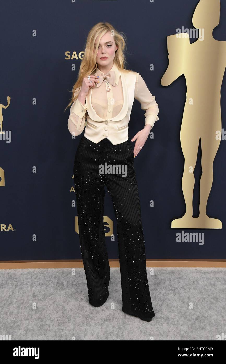 Elle Fanning arrives at the 28th Screen Actors Guild Awards held at the ...